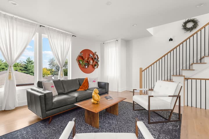 Soak Up The Skyline Views! ✦ Downtown ✦ Sleeps 24! - Nashville, TN