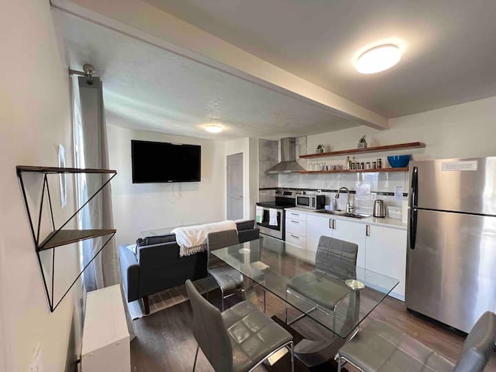 St. John  2 Beds 2 Couch’s Wifi & Parking Private. - Saint John, Canadá