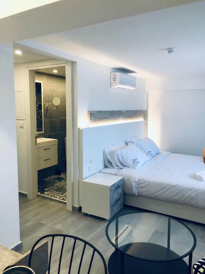 White 11-102 - Cyprus