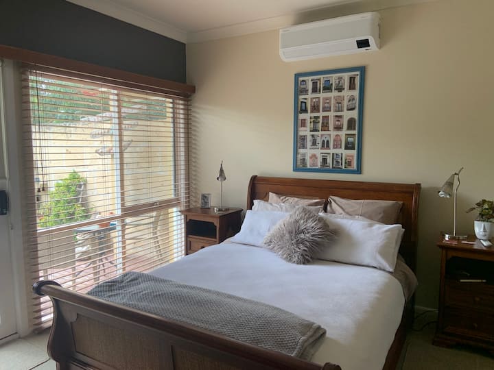 Entire Studio, Air Con Deck Gate Electric  Blanket - Frankston