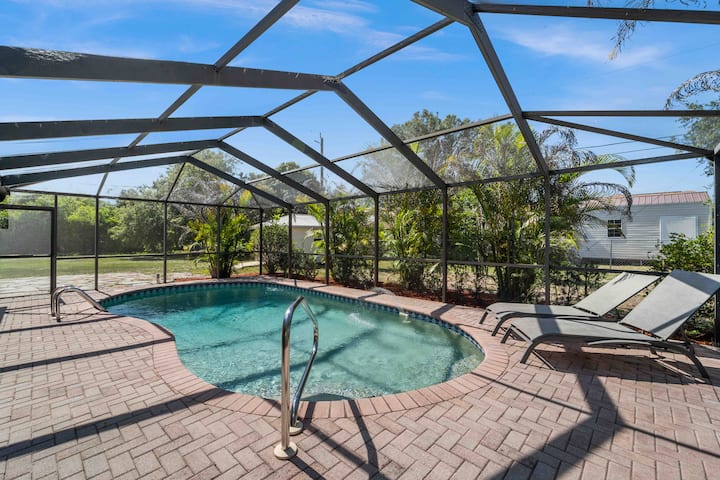 Tropical Palm Oasis - Cozy Home With Heated Pool! - Port Charlotte, FL
