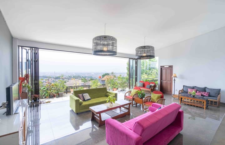 Villa Maya- Breathtaking View, Netflix, Ac & Bbq - Bandung