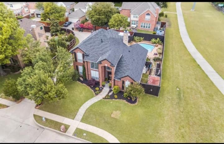 Private Room/ Bathroom In West Plano Home & Pool - Plano, TX