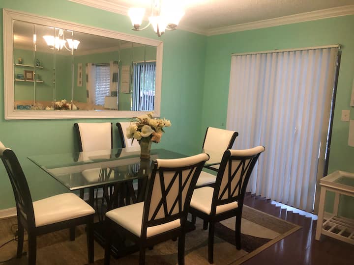 Universal Studios (Private Guest Room) - Orlando, FL
