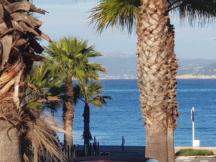 Proche De La Plage De Six Four Sur Mer - Six-Fours-les-Plages