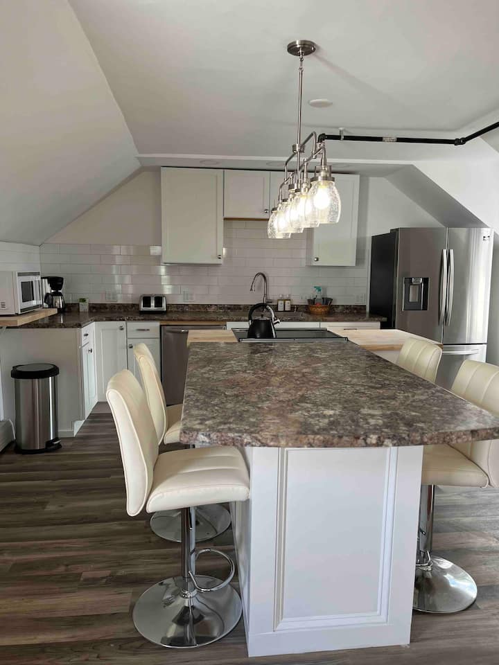 Spacious Downtown Saco Retreat! - Biddeford, ME