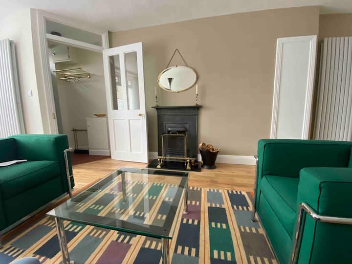 By The Octagon, Fab 2 Bed, Courtyard, Dog Friendly - Westport