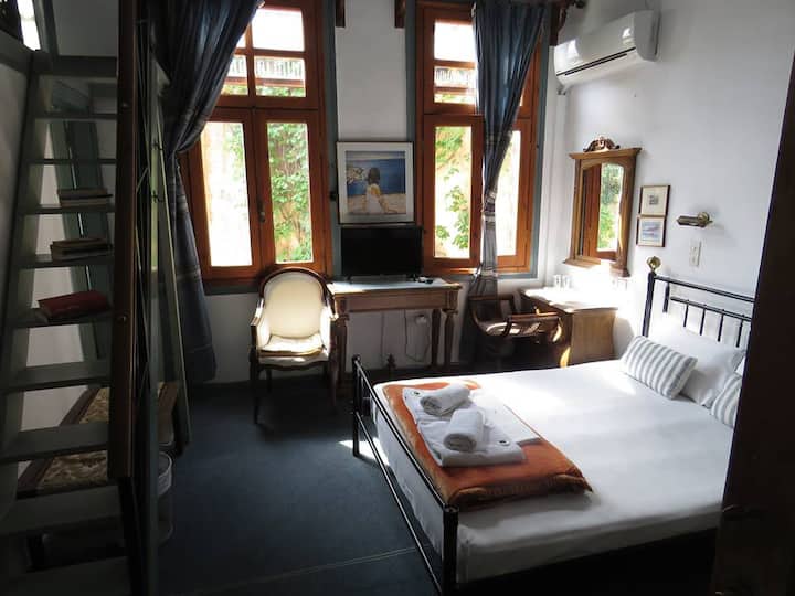 Pension Theresa Room #03. Classy Room Old Harbour - Chania