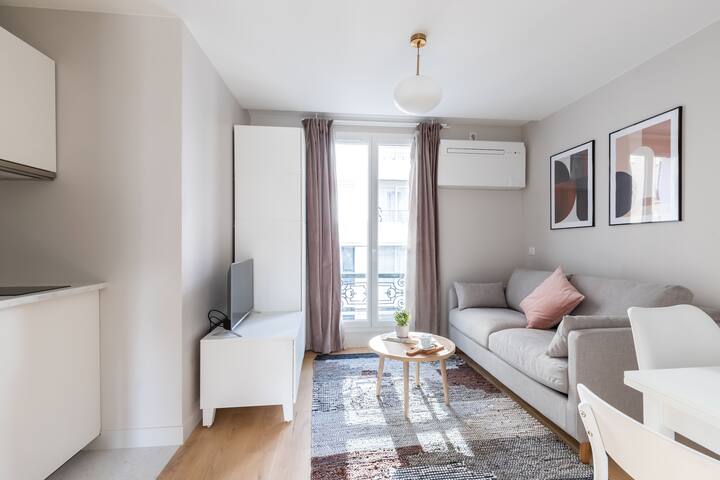 Take It Easy In This Stylish Architect Flat - Paris