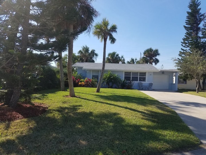 Beach Side Bungalow - Ormond Beach, FL