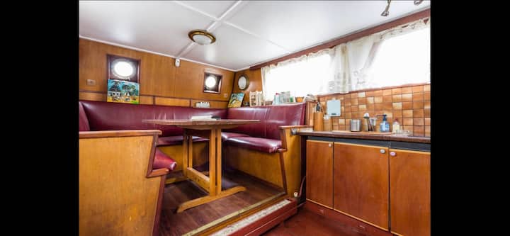 20 Best Airbnb Houseboat Rentals In Paris - Updated 2023 | Trip101