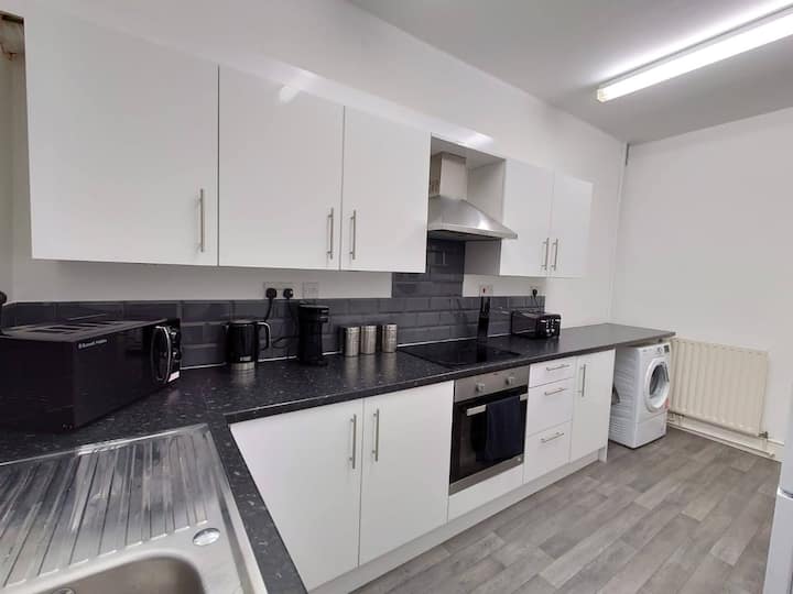 5 Handpicked Airbnb Vacation Rentals In Cannock, UK - Updated 2025 ...