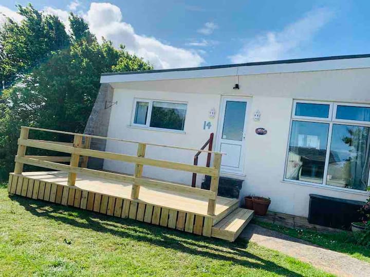 Cosy End Of Terrace Beach Chalet With New Decking - Crackington Haven