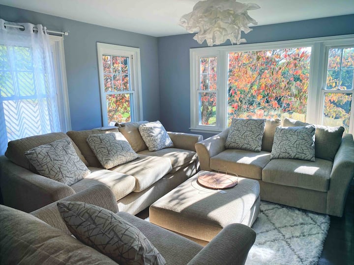 Beautiful Bedroom Next To Green Hill Park - Worcester, MA