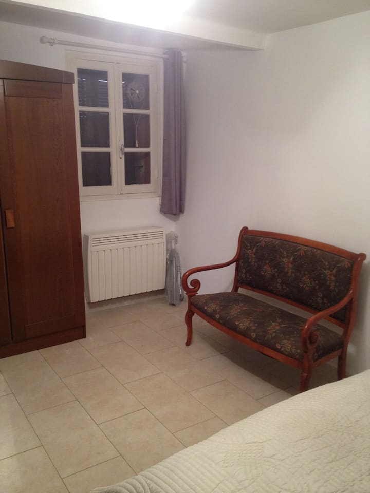 Studio Refait à Neuf, Au Calme. - Ollioules