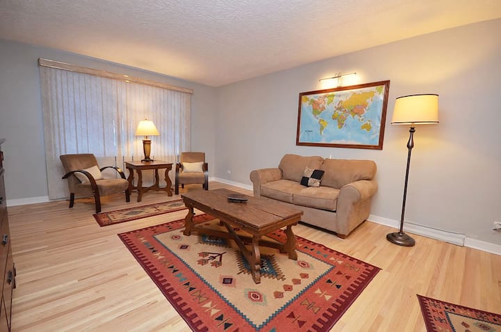Private Oasis Cozy 3 Bd Main Flr 10' To Dt Airport - カルガリー