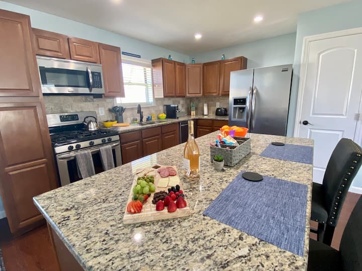 Extended Stay Savings | Spacious -Private +Laundry - Mastic Beach, NY