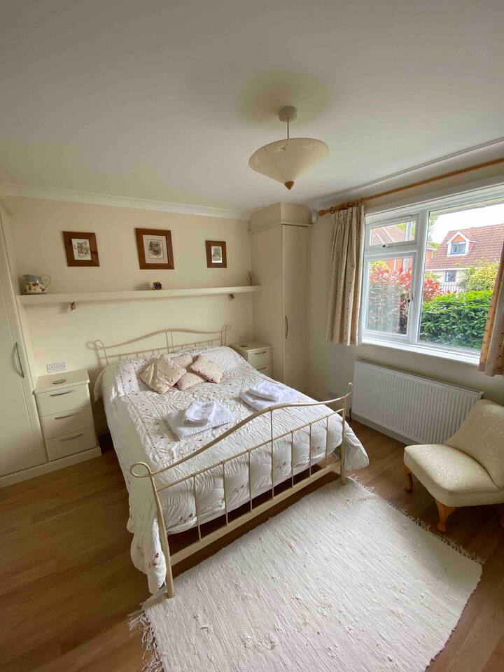 Ensuite Double Room Betwixt The Forest And The Sea - New Milton