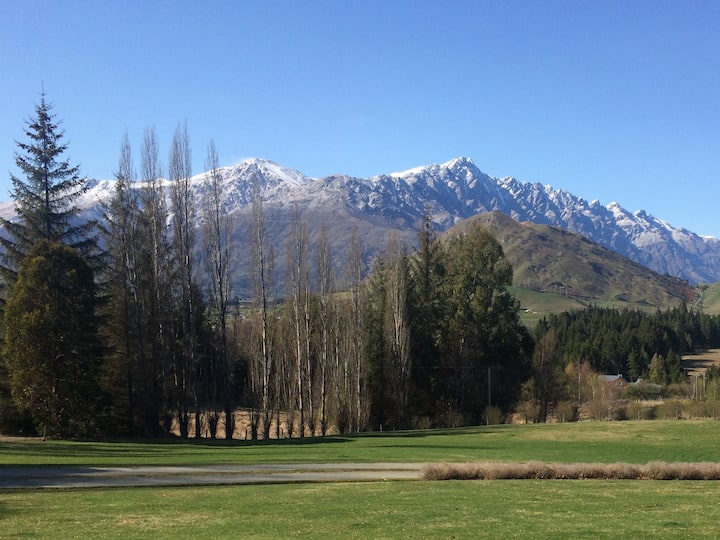 Private Rural Home With Stunning Mountain Views - 퀸스타운