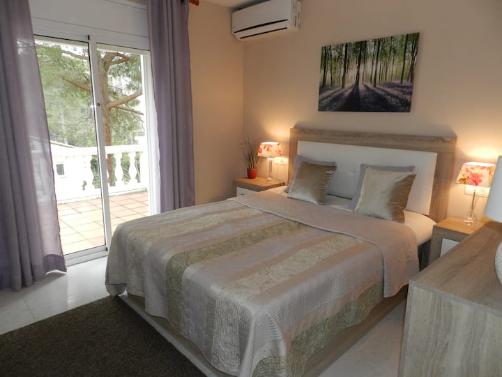 House In A Park Near The Sea - Platja d'Aro