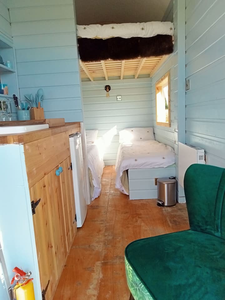 Hut Sleeps 4- Hot Tub - Bruton