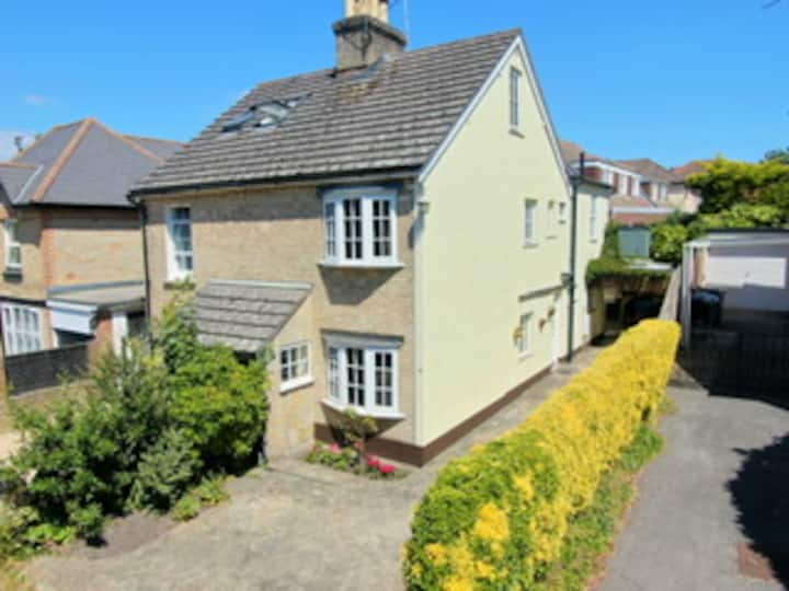 A 'Hideaway' Cottage On A Bridle Path In Lilliput - Sandbanks