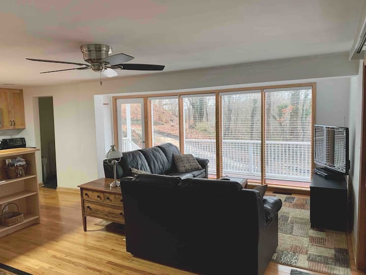 Serene And In Between Downtown And Rad - 애슈빌