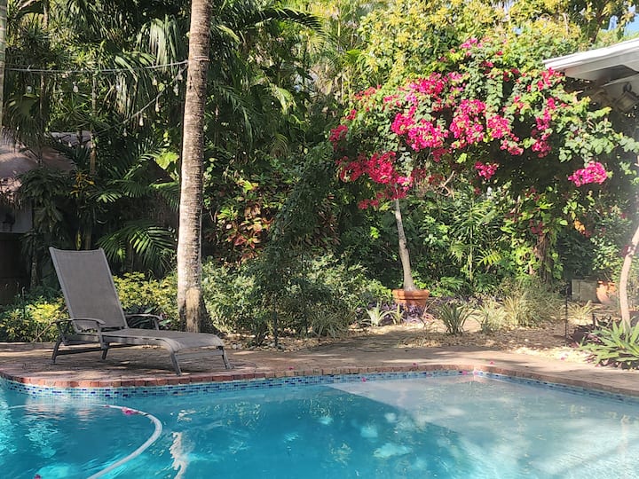 Quiet Bungalow  Cononut Grove  Ac & Pool - Coral Gables, FL