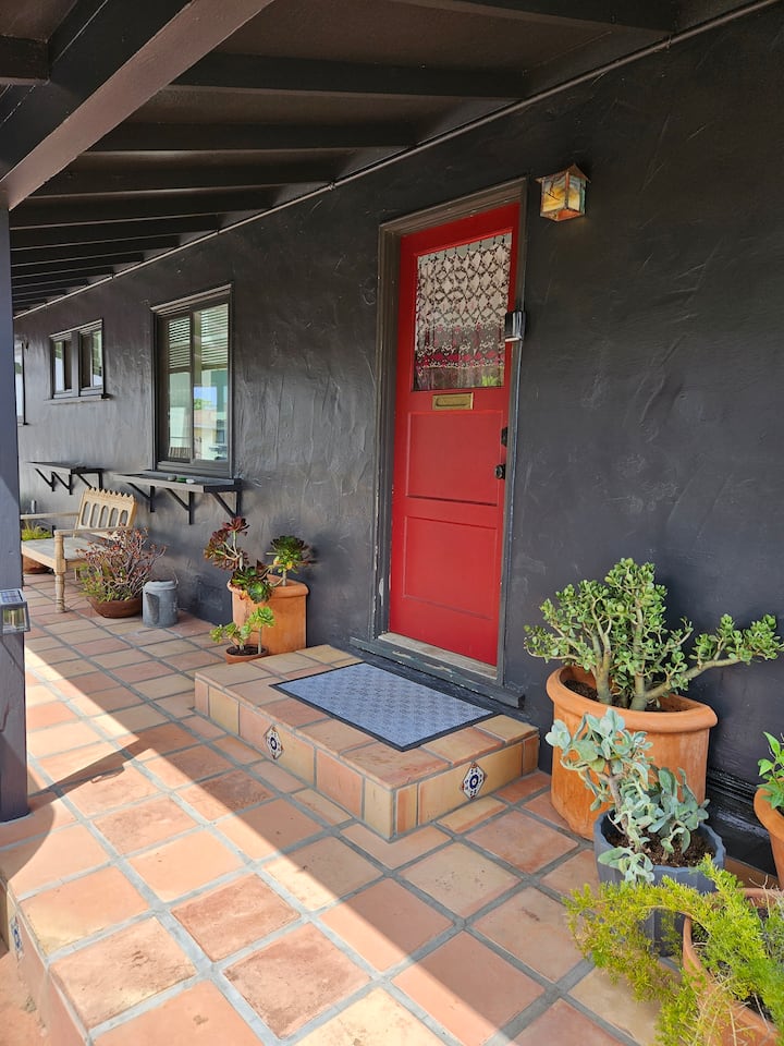 Clean & Cozy 2br House - Monterey, CA
