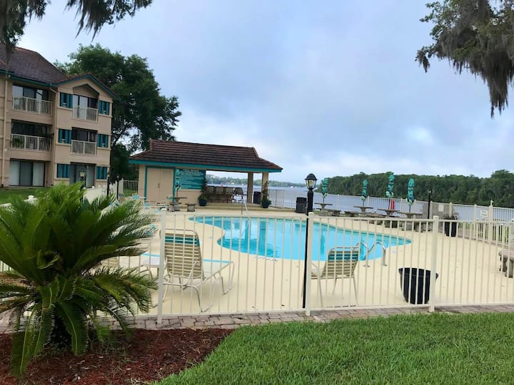 Bring Your Boat To The Condo On The River - Lake Broward, FL