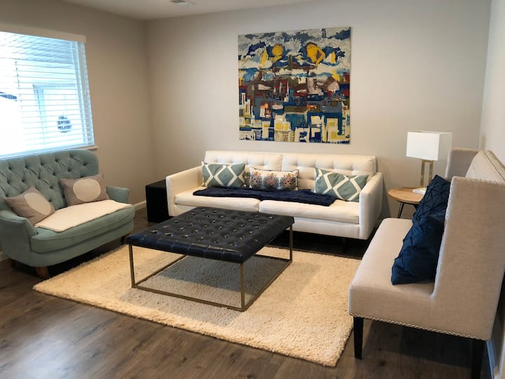 Clean, Cozy, And Private Bed/bath Off Broadway! - Littleton, CO