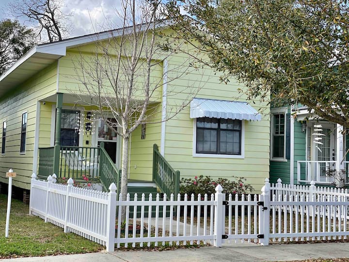 #Adorable Bungalow Steps To Downtown And The Beach - Gulfport, MS