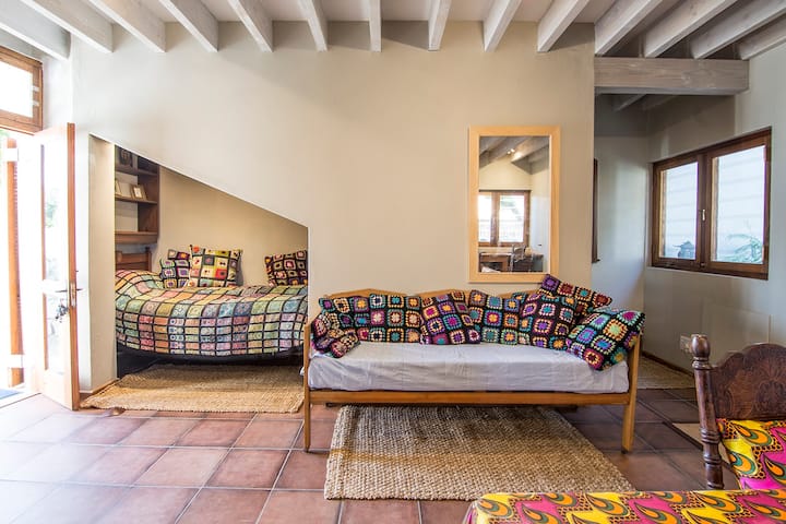 700 M To Grotto Beach: Bird Rock Cottage, Hermanus - Hermanus