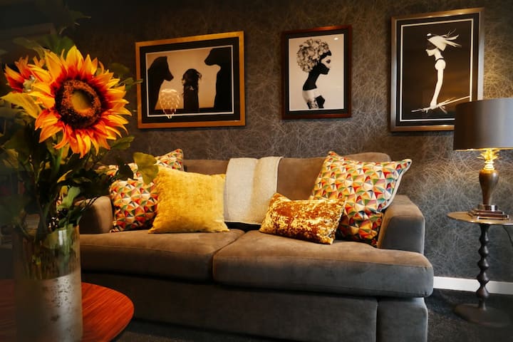 Modern Chic Apartment, Lift Access & Free Parking - Edimburgo