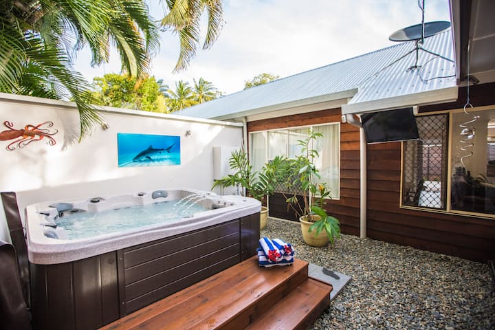 Nine On Nautilus - Entire Duplex, Sleeps 12. - 道格拉斯港