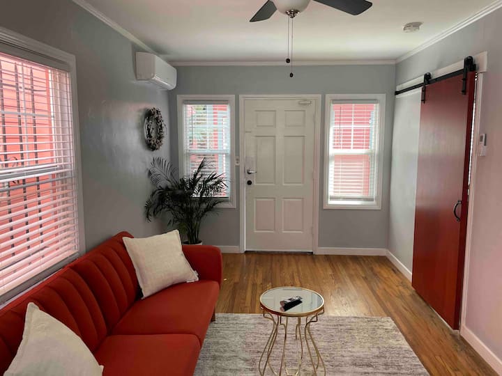 Remodeled 1bd 1920s Craftsman - Coronado, CA