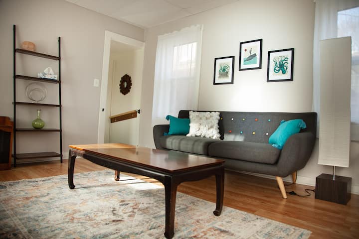 Tranquil Garden Stairway Quarters - Troy, NY