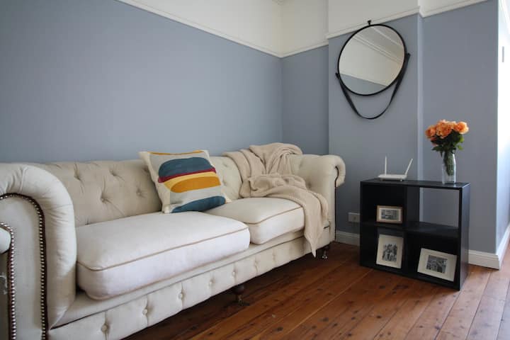 Oversized, Contemporary & Charming-great Value!! - Sydney