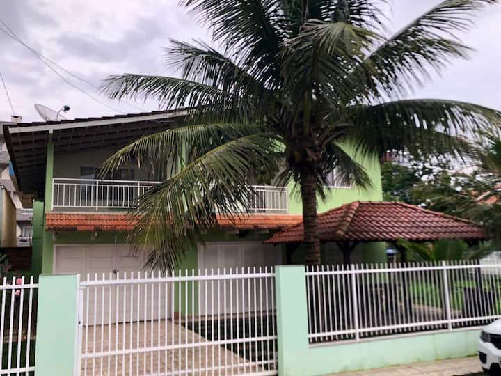 Casa Inteira - 150m Da Praia/4km Do Beto Carrero - Penha