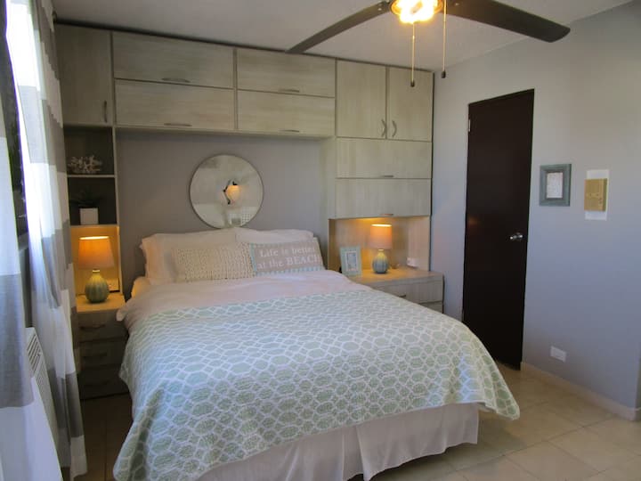 Petite & Perfect - San Juan