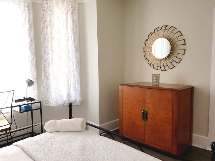 Bayfield Suites Apt #5 - Barrie