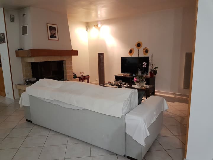 Chambre Dans Une Maison - Pithiviers