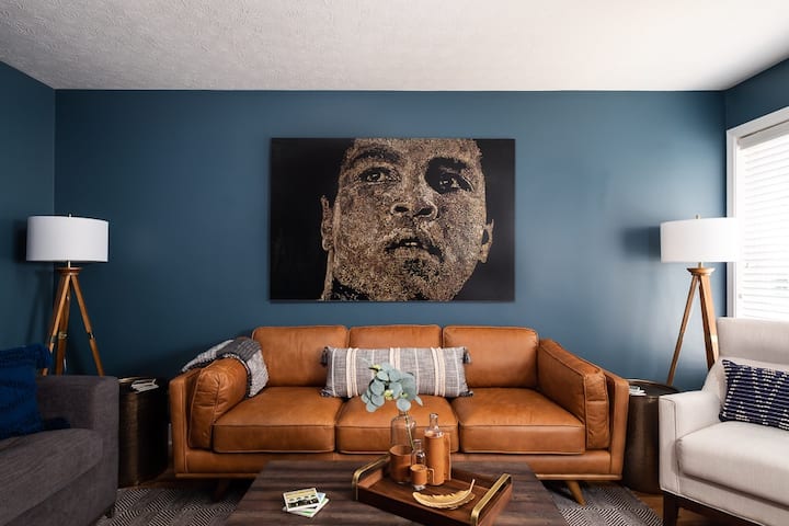 Everything Louisville Gallery Home Queen Suite - Louisville, KY