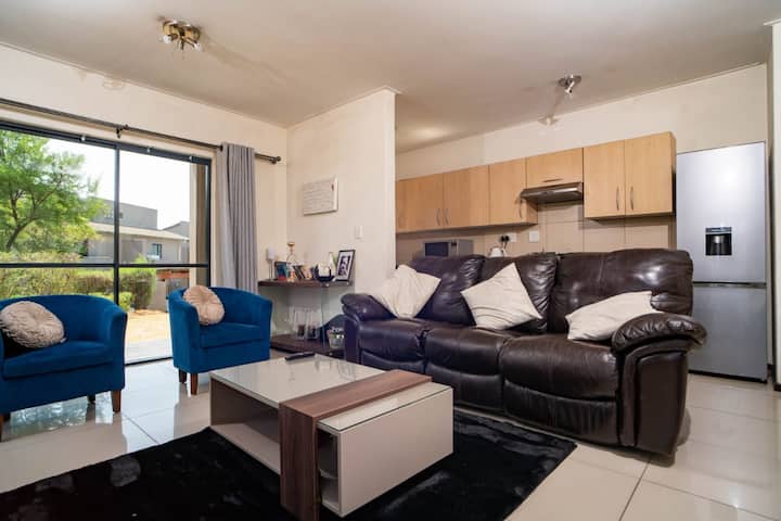 Exquisite 2 Bedroom Inverter + Wi-fi - Muldersdrift