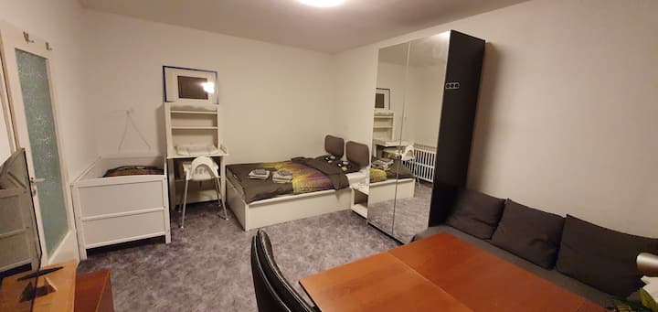 Private Room For 2 Adults + 1 Child Up To 4 Years - Hambourg