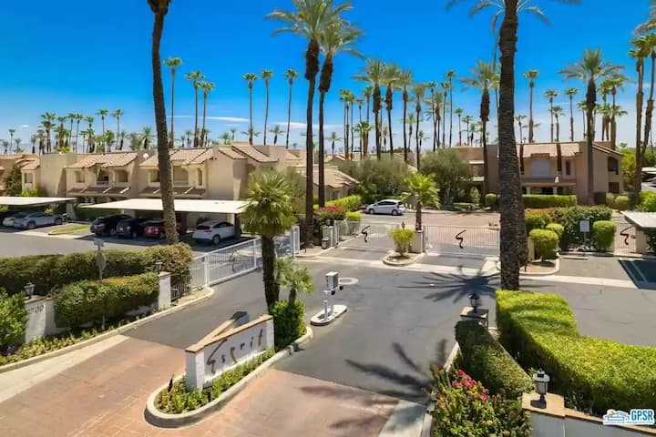 Lovely Gated 1-br Condo W/ Heated Pools & Hot Tub - 팜스프링스
