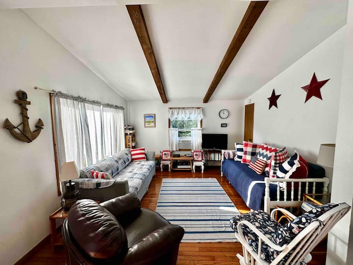 Cozy Summer Cottage In The Hamptons - Sag Harbor, NY