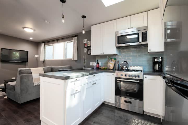 Private Cottage - Full Kitchen/bath - Beach Cities - Redondo Beach, CA