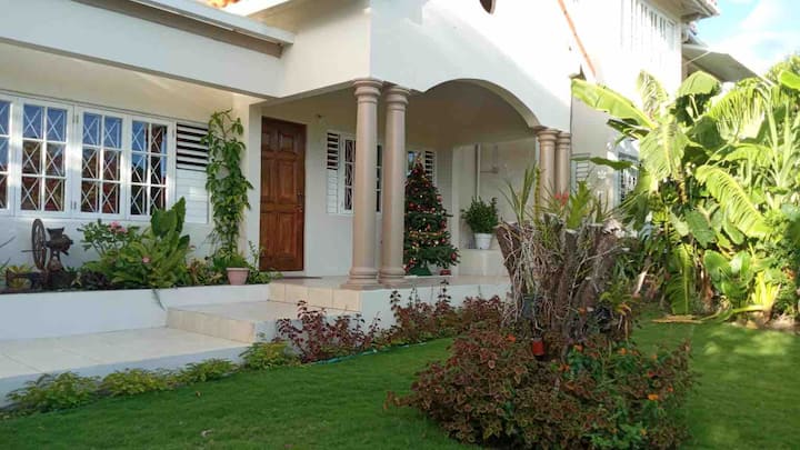Spacious Two Bedroom Apartment - Kingston, Jamaica