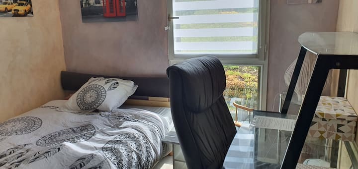 Chambre Calme Avec Télévision Et Lit Double. - Saint-Grégoire